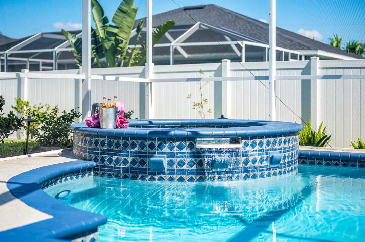 Endless Summer - 4 Bedroom With Gym And Jacuzzi - Burnt Store Marina