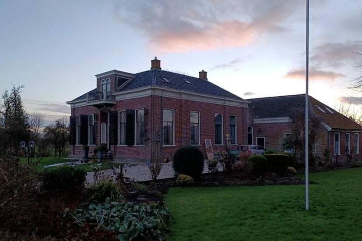 Slapen In Een Eeuwen Oude Pastorie - Groningen