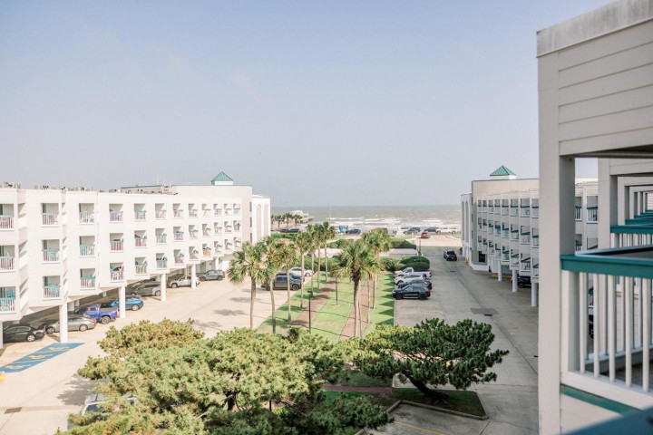 Blue Pearl Beachfront Condo At Casa De Mar - Galveston, TX