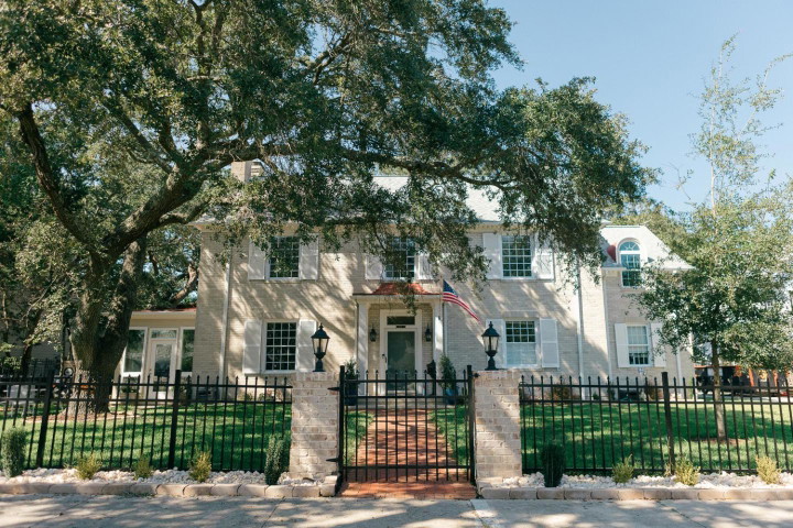The Carriage House Inn Bed And Breakfast - Oak Island, NC