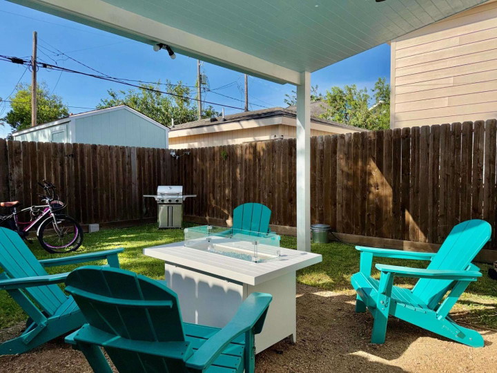 Krewe Cottage - Near Beach & The Strand - Galveston, TX