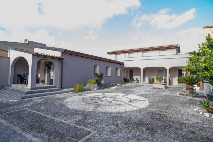 Domo San Leone Uta - Guest House Storica Con Vasca Idromassaggio, Giardino E Parcheggio Privato - Sardinia