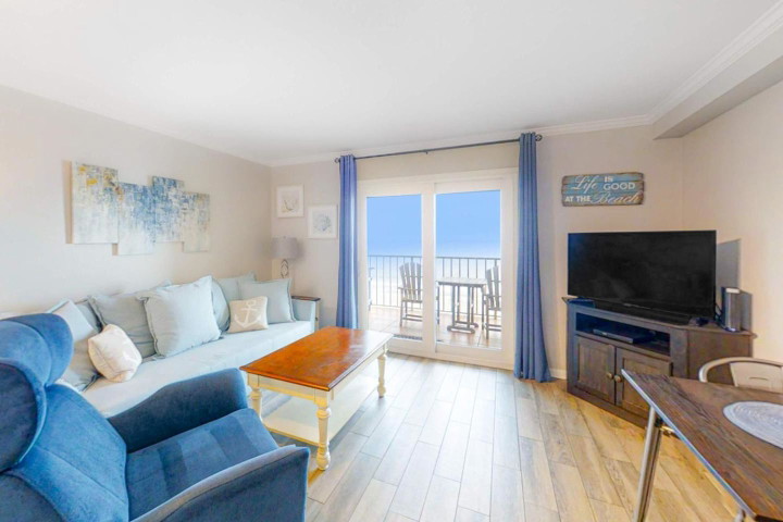 Attractive And Convenient Gulf-front Home Right On Beach With Shared Pool Hot Tub - Gulf Shores, AL