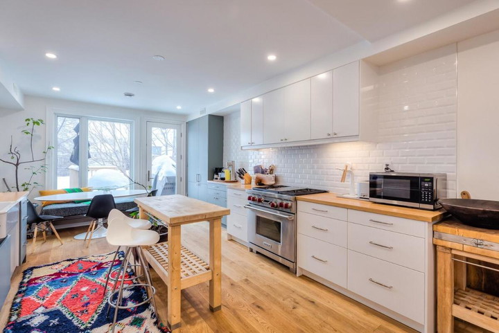 Artsy-luxe West End Home With Cn Tower Views - Mississauga