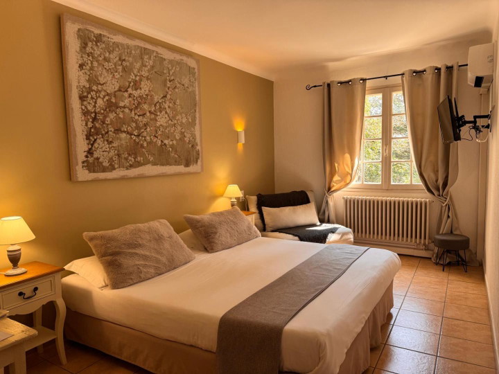 Logis Hotel Le Mas De Cure Bourse - Le Thor
