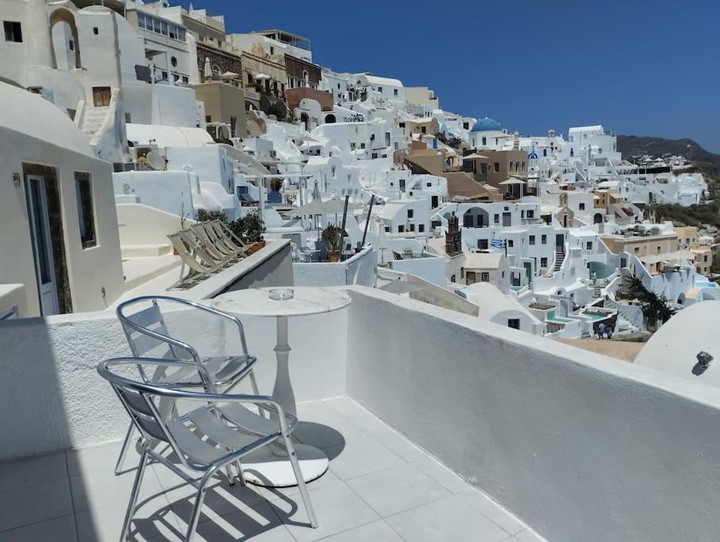 Endless Summer - Santorini