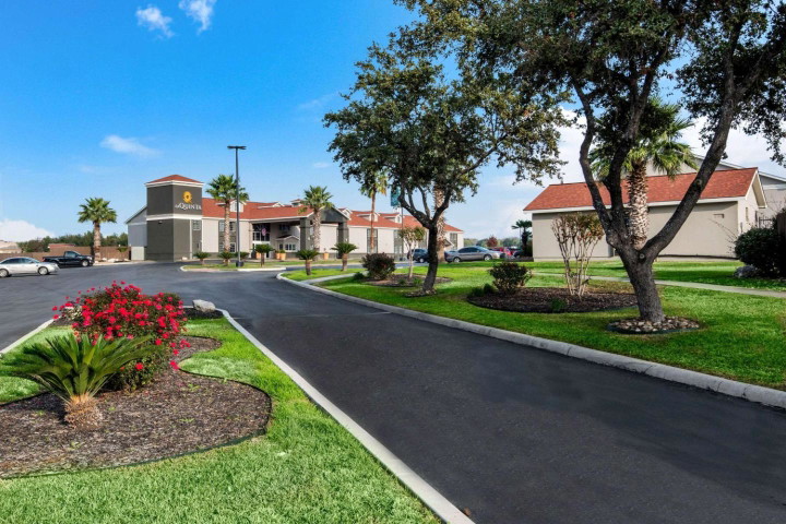 La Quinta Inn By Wyndham San Antonio Brooks City Base - San Antonio, TX