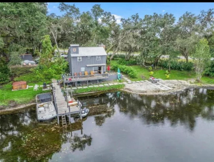 Cozy Lakeside Retreat - Florida