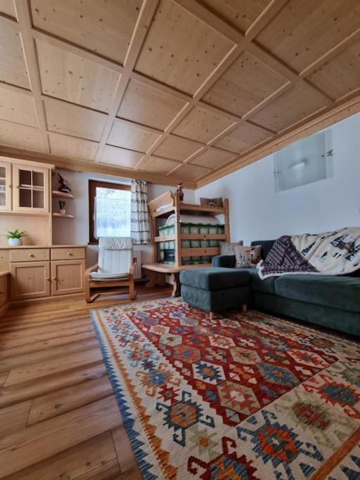 Appartamento Ai Larici, Rustico Ed Elegante - Cavalese