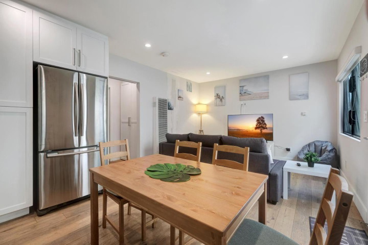 Feel At Home At A One Bedroom Apt 1 Block From The Beach - Redondo Beach, CA