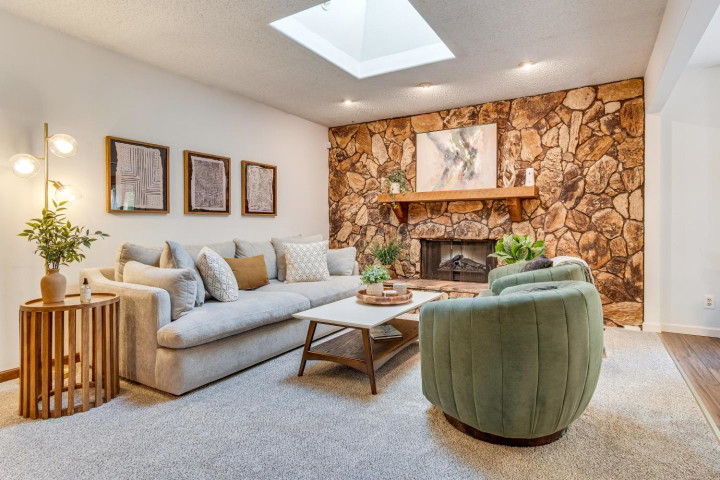 4 Mi To Capitol: Spacious Springfield Home W/ Deck - Springfield, IL