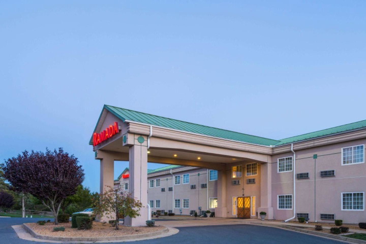 Ramada By Wyndham Strasburg - Shenandoah Valley - Front Royal, VA