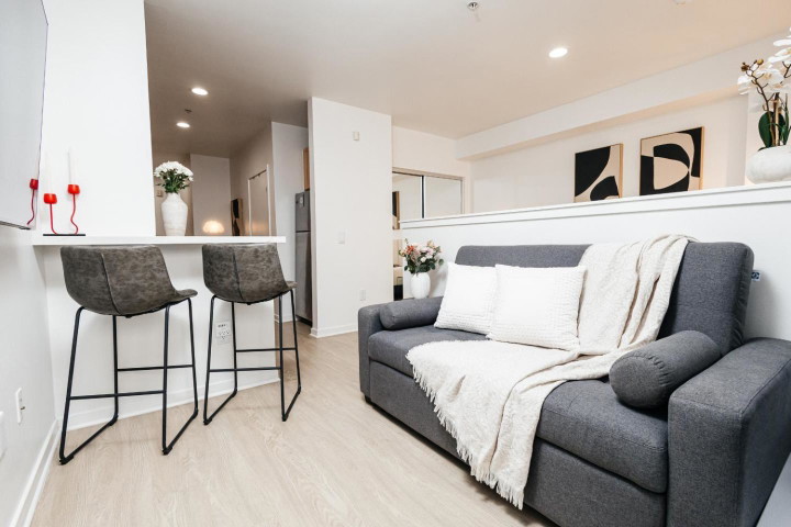 Seaside Serenity - Chic Santa Monica Studio - Topanga, CA