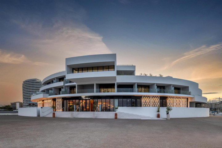 Marina Baie Des Anges Hôtel, Curio Collection By Hilton - ヴァンス