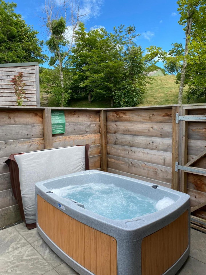 Badger Lodge With Hot Tub - Dundee