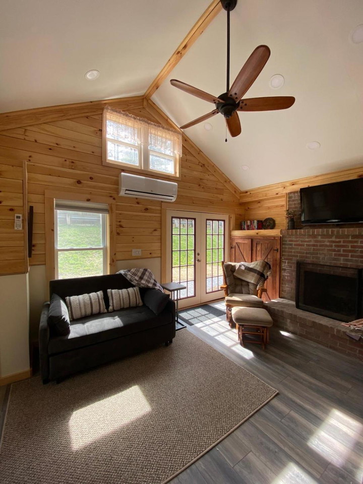 Cozy Stream-side Cabin - Pontoosuc Lake, MA