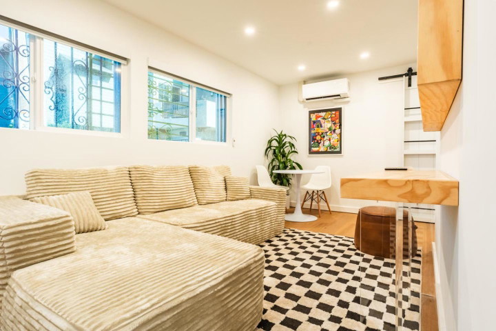 Simple La Jolla 2 Bedroom - Alley Unit - Del Mar, CA
