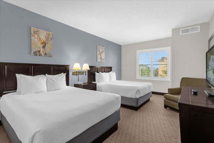 Stylish Queen Suite Near Disney Sleeps At 4 - Orlando, FL