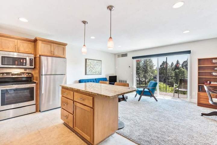 Third-floor Riverfront Condo Near Downtown Bend - Bend, OR