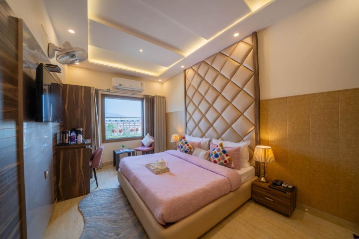 Perfectstayz Premium At Harkipauri Road - Ganga View Rooftop Cafe - Haridwar