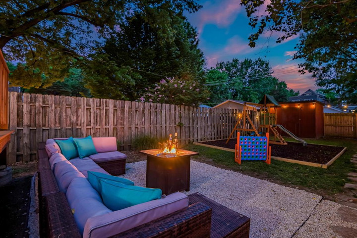 Epic Group Retreat: Fire Pit | Playset|bunk Room - Saint-Louis, MO