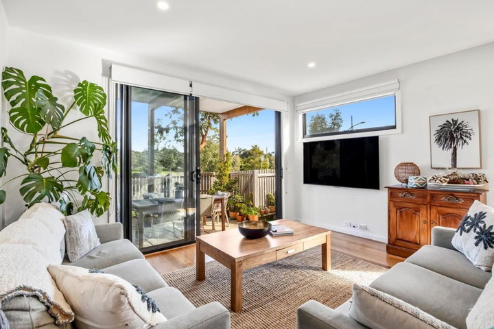 Boardwalk On Bright Coastal Apartment - Torquay