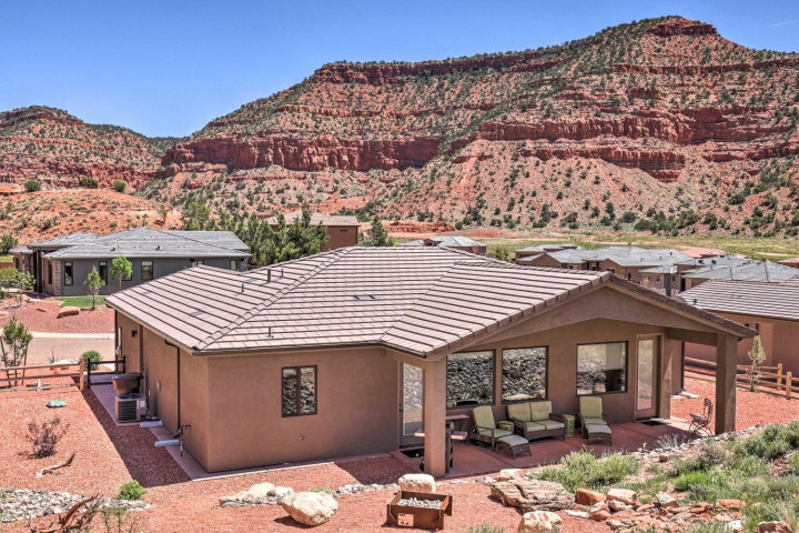 Day Trip To Zion: Home W/ Fire Pit & Pool Access - Kanab, UT