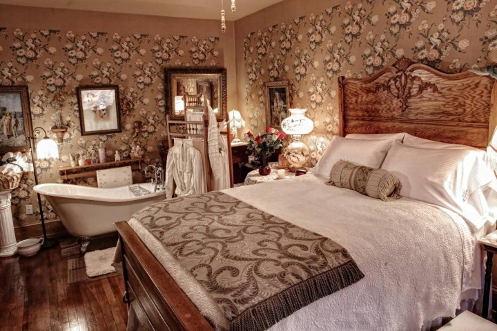 The Queen, A Victorian Bed & Breakfast - Pennsylvania
