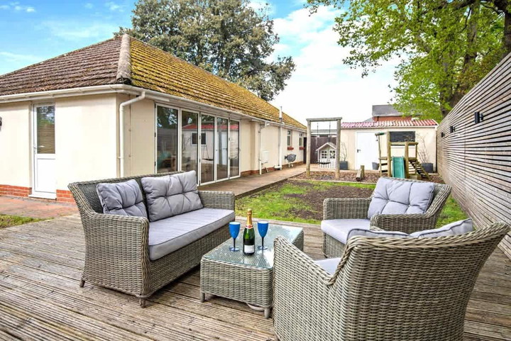 Oakwood Bungalow Christchurch Sleeps 8 - Bournemouth