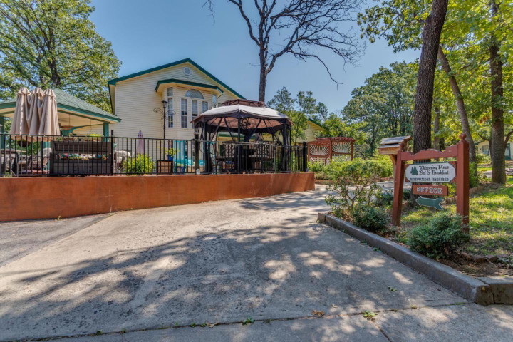 The Whispering Pines Inn - Oklahoma