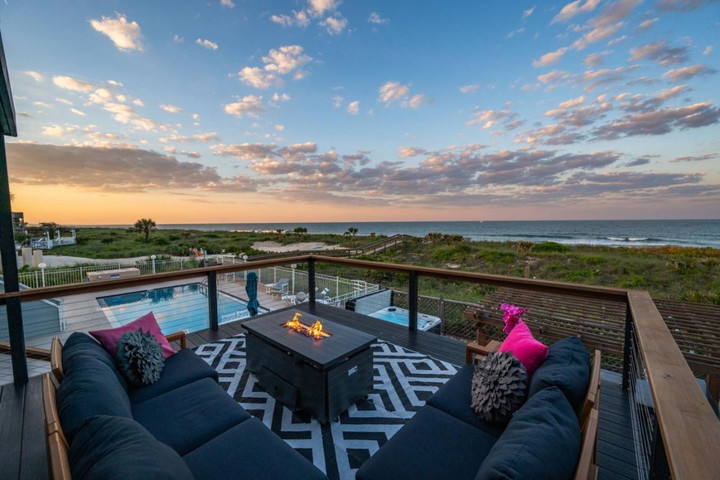 Seaside Rose Luxury Direct Ocean Front, Heated Pool, Hot Tub, Downtown, Game Room, Sleeps 28, Pets - St. Augustine, FL