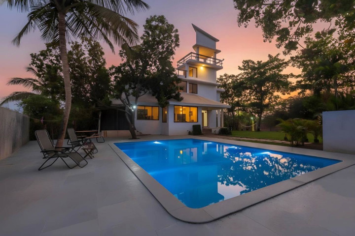 Stayvista's Santoni Farms - Riverside Bliss With Pool, Orchard & Activities - Karjat