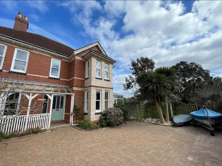 Hedgebank - Budleigh Salterton