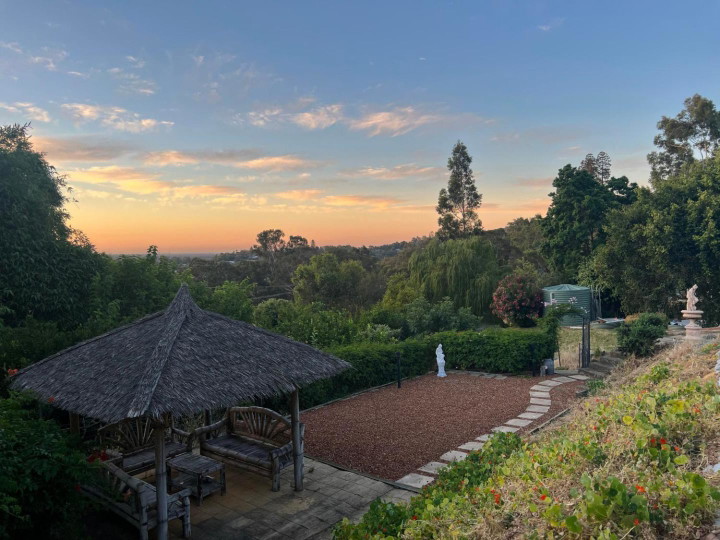 Bright & Beautiful Home On The Hills! - Perth