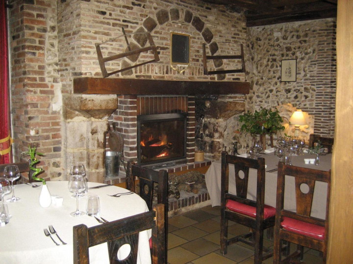 Logis Hotel Restaurant Le Cheval Blanc - Yonne