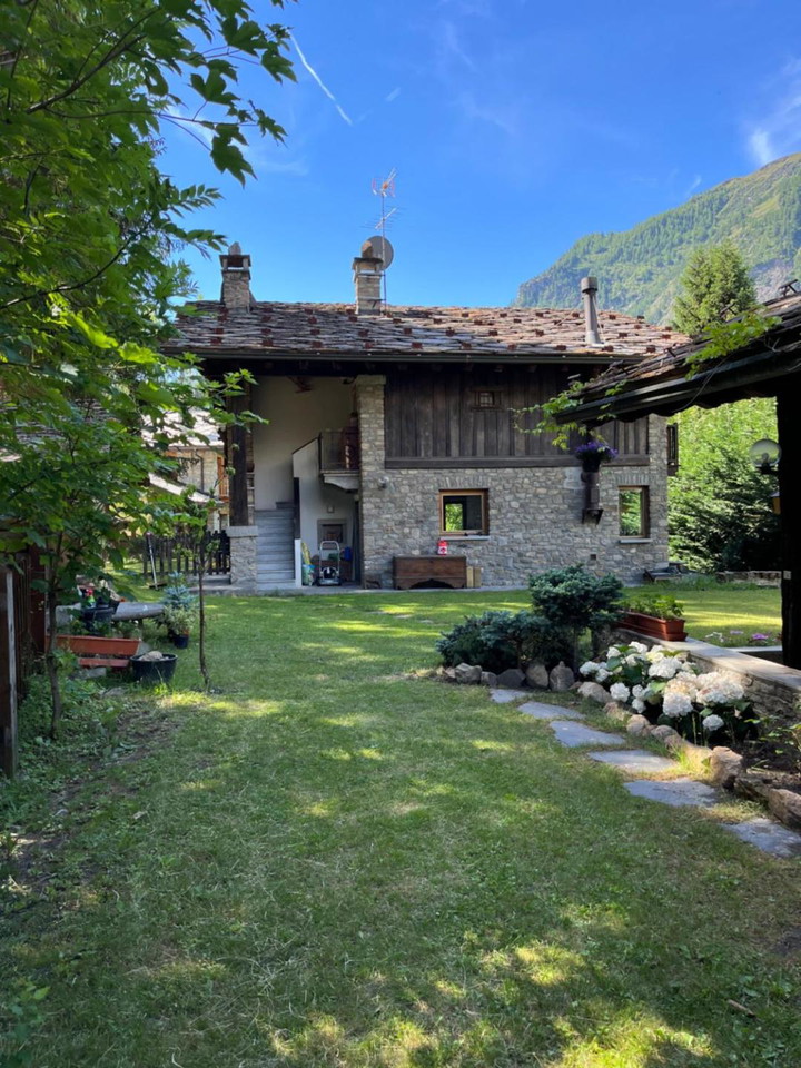 Chalet Blanc "Coeur Sapin" - Courmayeur