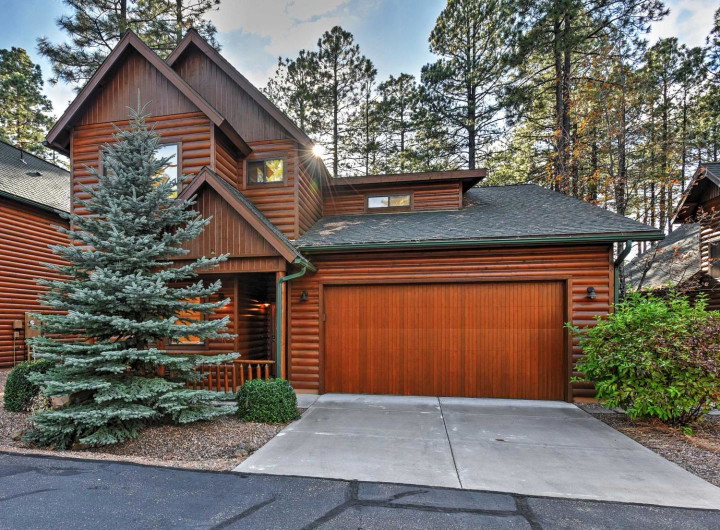 Mountain Cabin Retreat W/ Game Room, Patio & Views - Pinetop-Lakeside, AZ