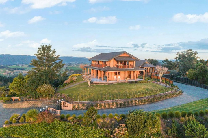 Hunua Heights Retreat With Great Views, Deck, Bbq - Clevedon