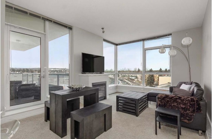 The Spruce Modern 2br Condo With Pool & Parking - Calgary