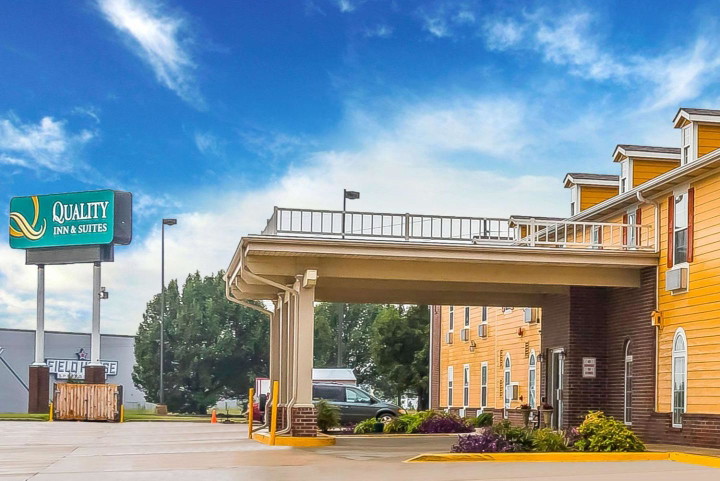 Quality Inn & Suites Chesterfield Village - Springfield, MO