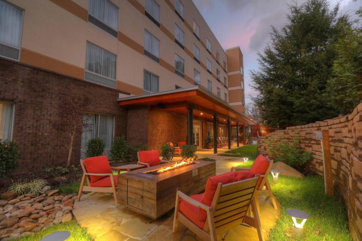 Fairfield Inn & Suites By Marriott Gatlinburg Downtown - Gatlinburg, TN