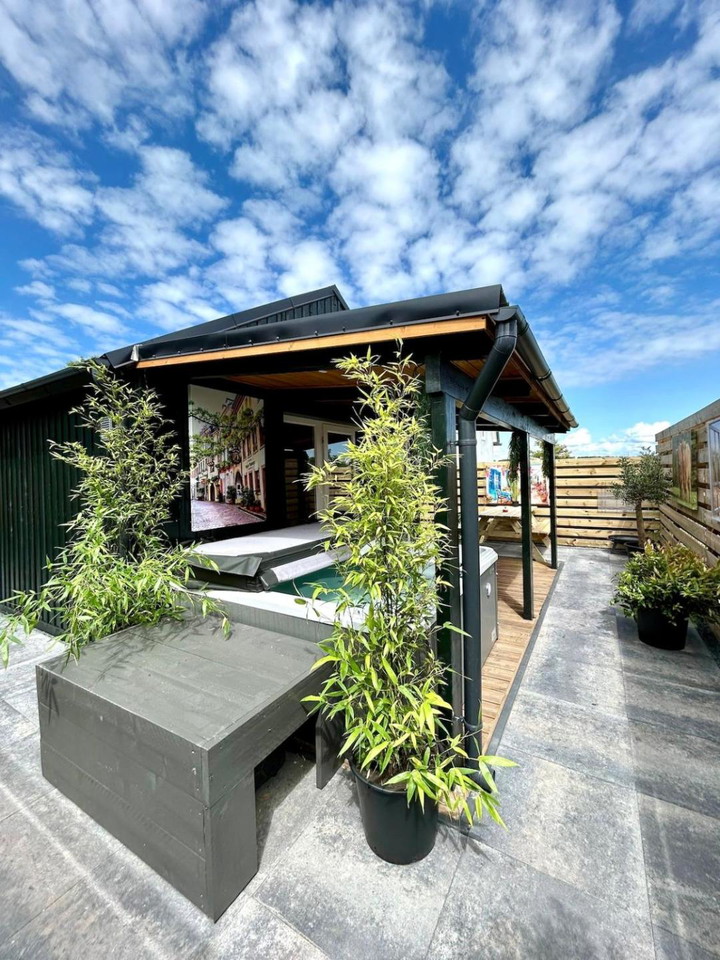 Cozy Chalet With Private Jacuzzi And Home Cinema Between Amsterdam Haarlem And Schiphol Airport - Lisse