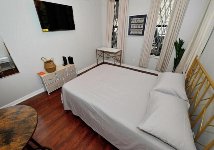 Cozy Studio Near Central Park!, June To Aug 90 Days Stay Required - Manhattan, NY