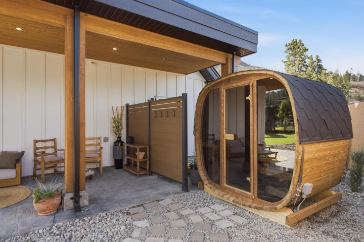 Sauna Retreat, 2 King Suites - West Kelowna