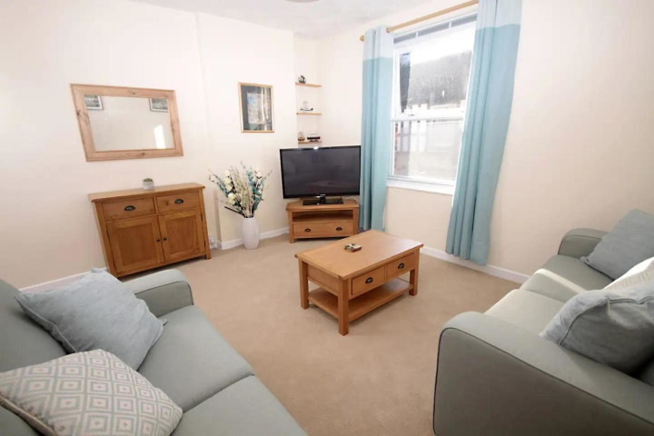 28a Benedict Street - Glastonbury