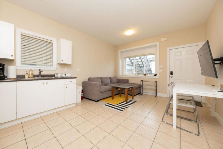Vancouver 2br Suite Near Trout Lake & Skytrain - Burnaby