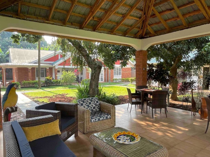 Entire Villa And Garden - 5 Beautiful Guest Units - Kampala