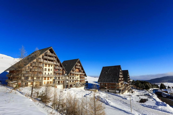 Appartement Hauteurs Super Besse - 4 Personnes -Piscine & Garage - Murol