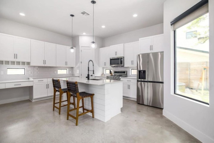 New Modern 3br 2.5ba North Loop, Cowboy Pool And Patio By Austin Vacay - Austin, TX