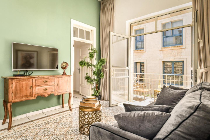 Royal Mamilla Pearl By Tishrei - Jerusalem